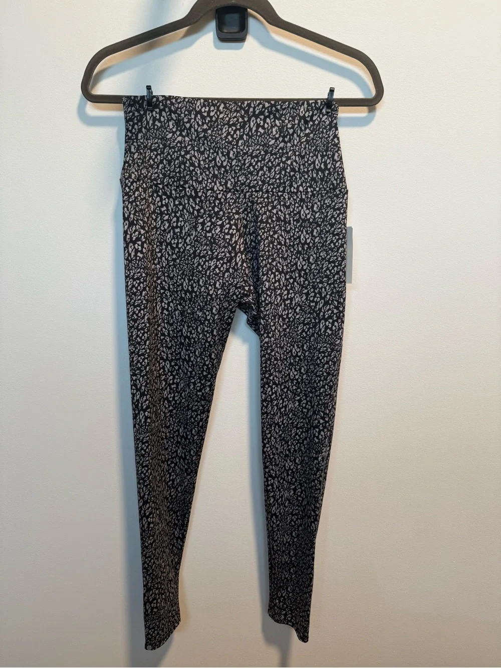Onzie | Pants & Jumpsuits | Nwts Onzie Black And White Speckle Flow ...